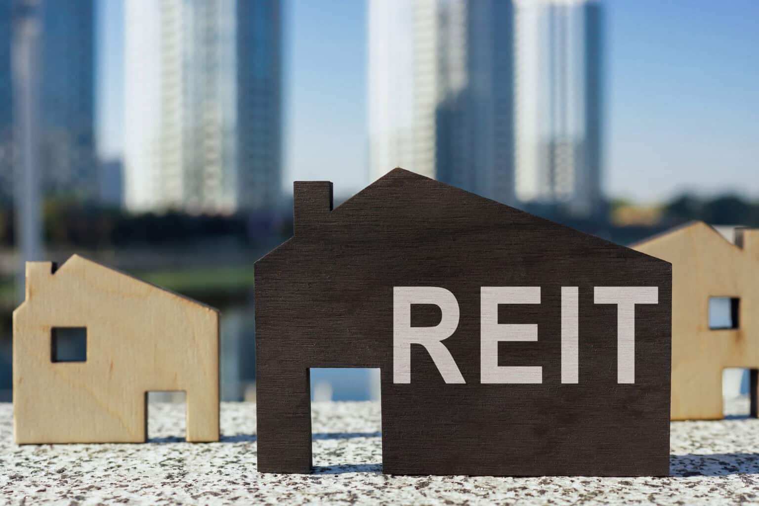 3 Top Canadian REITs for Monthly Income in 2026 | The Motley Fool Canada